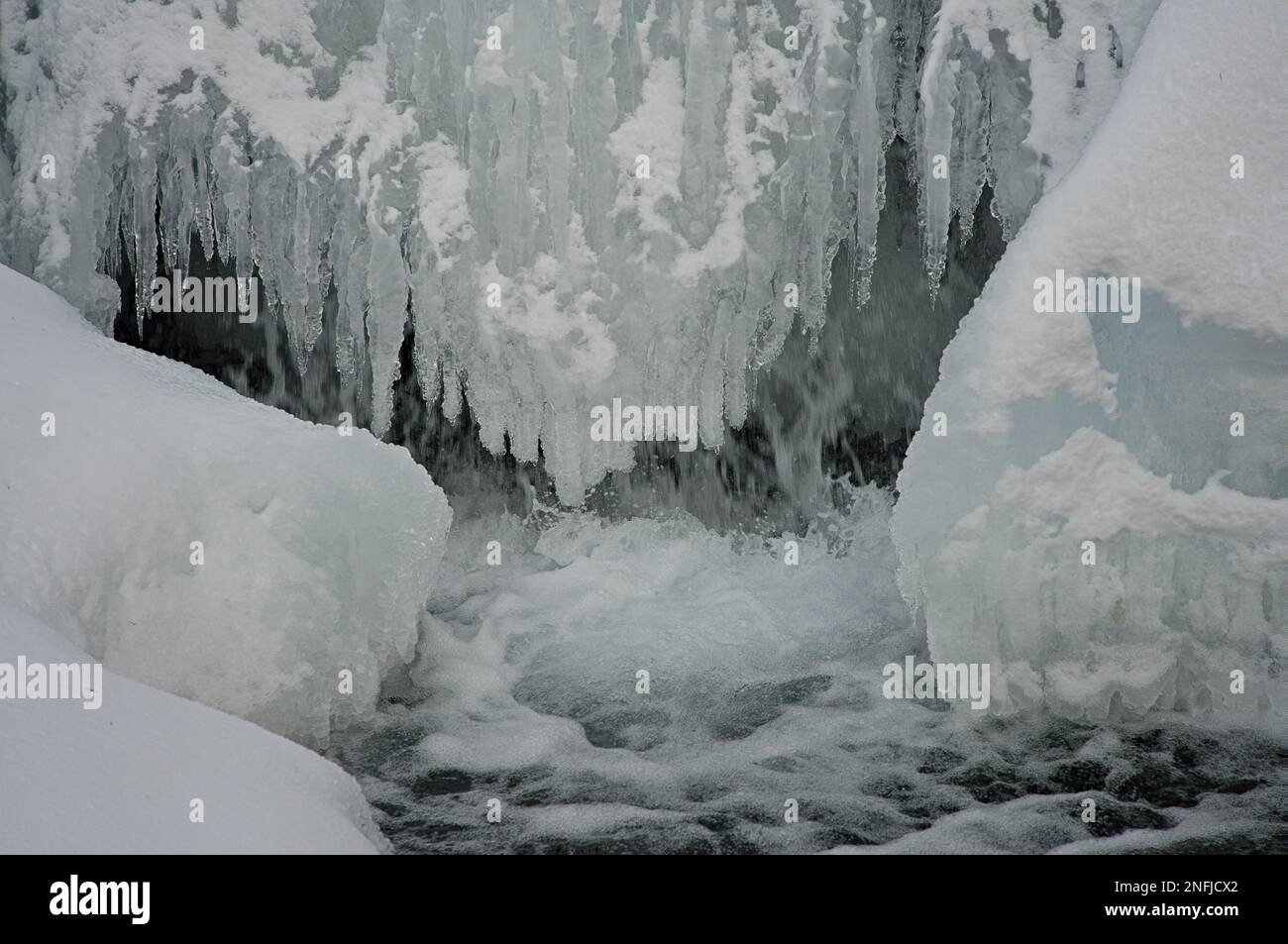 Icy waterfall hi-res stock photography and images - Alamy