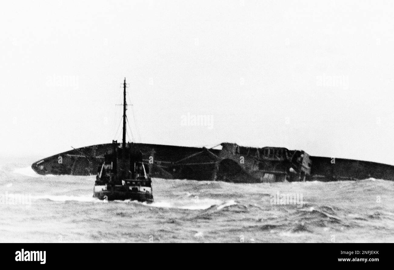 The sinking freighter Flying Enterprise is pictured at the final stages ...