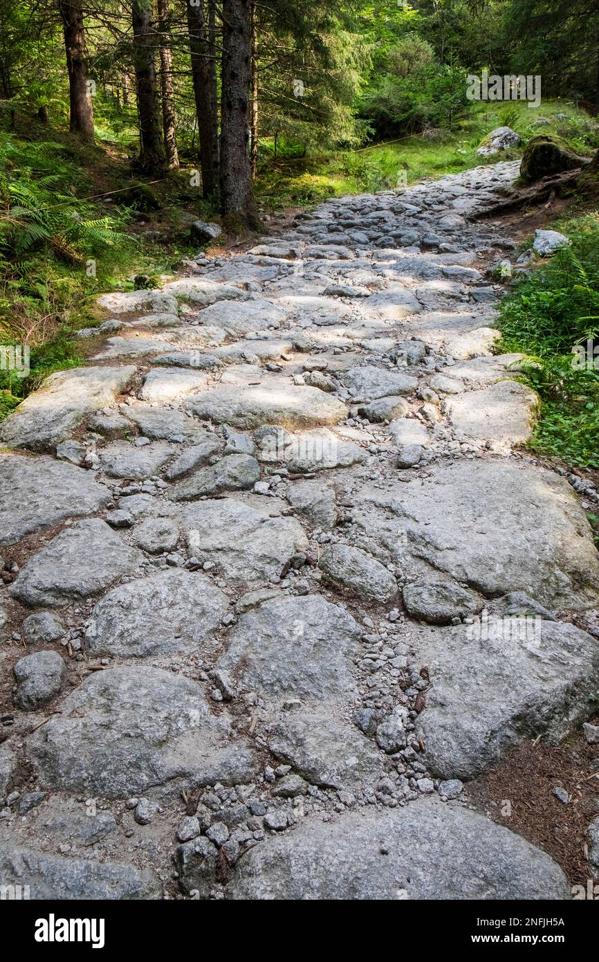 Valley pathway hi-res stock photography and images - Alamy