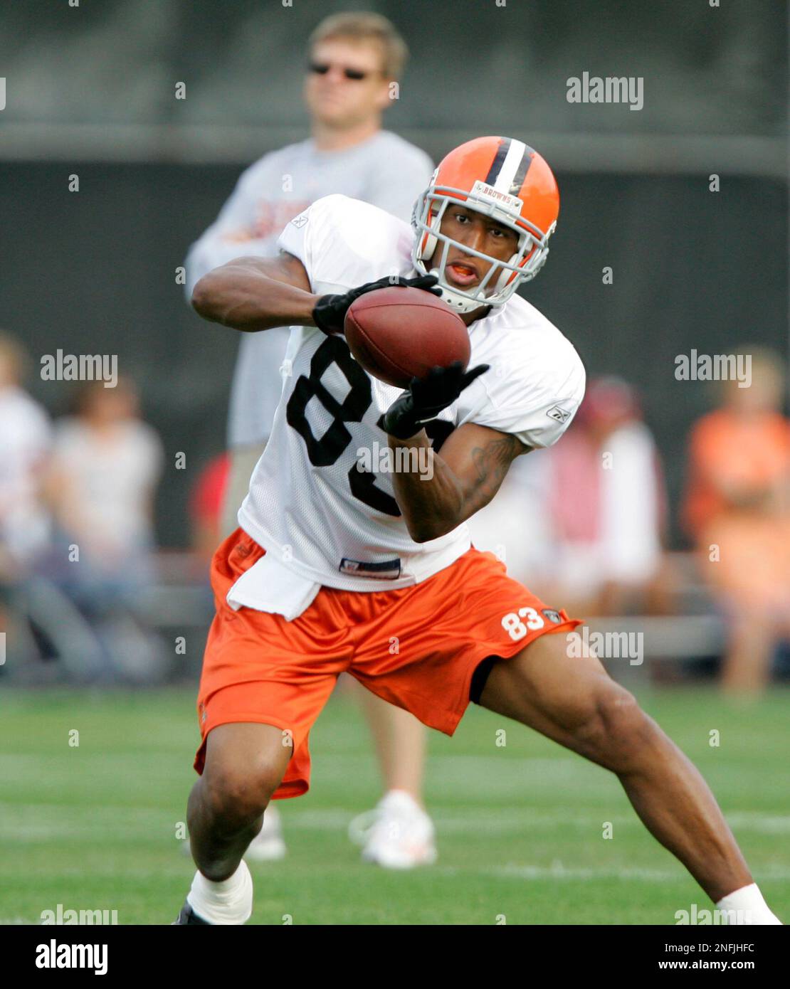 Cleveland Browns wide receiver Steve Sanders catches a pass during ...