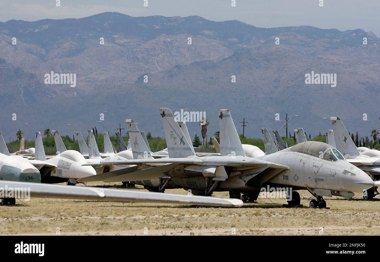 The lined up and mothballed F-14 Tomcat fighter jets await demolition ...