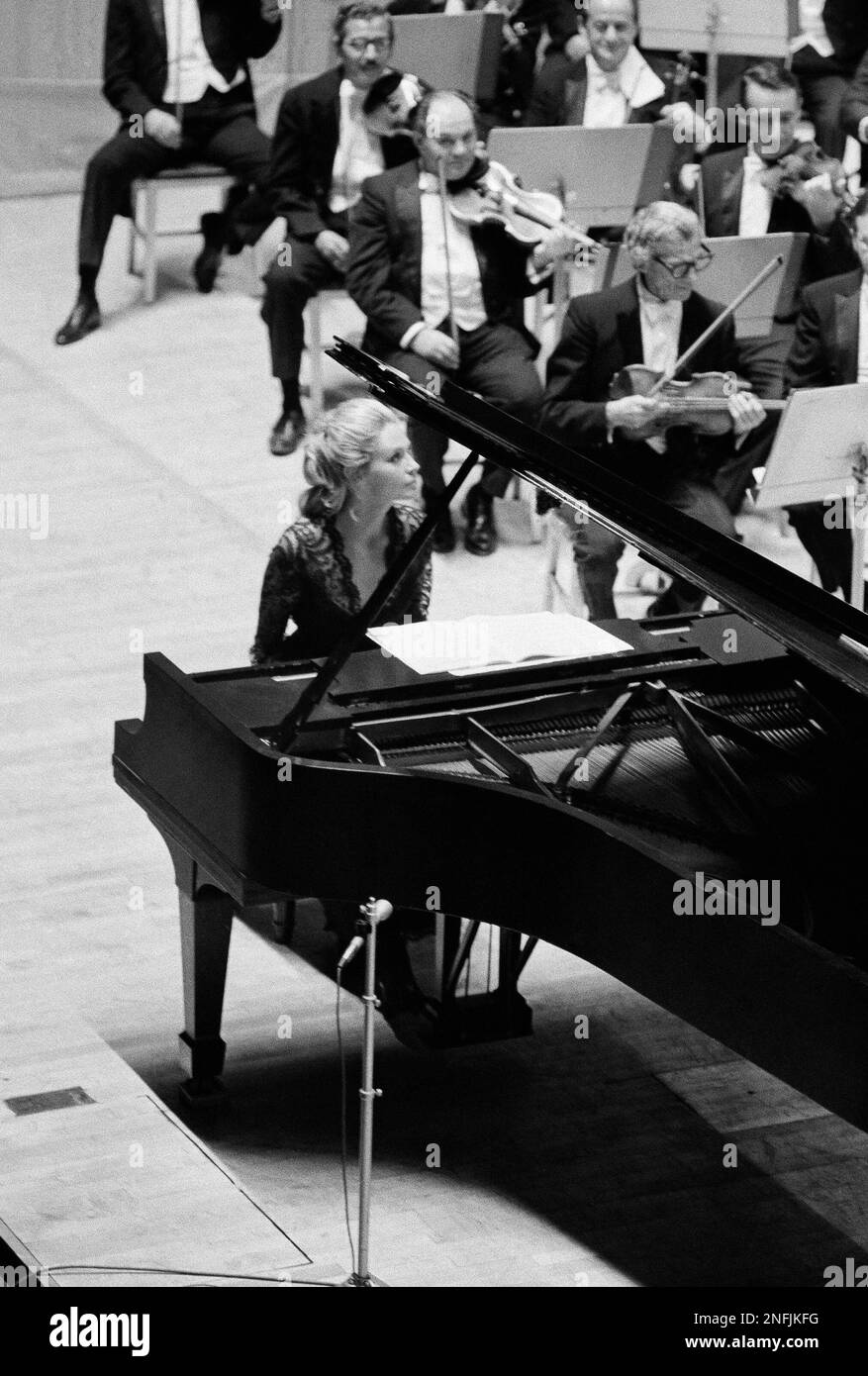 Joan Kennedy, wife of Senator Edward Kennedy (D-Mass.), makes her debut ...