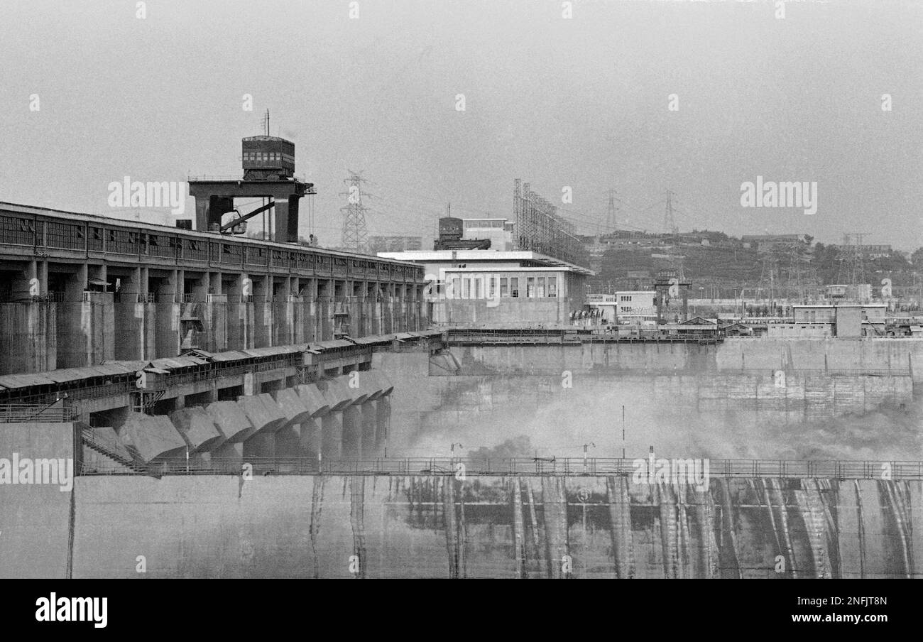 Giant Gezhouba Dam on the Yangtze River of China, taps the power of the ...