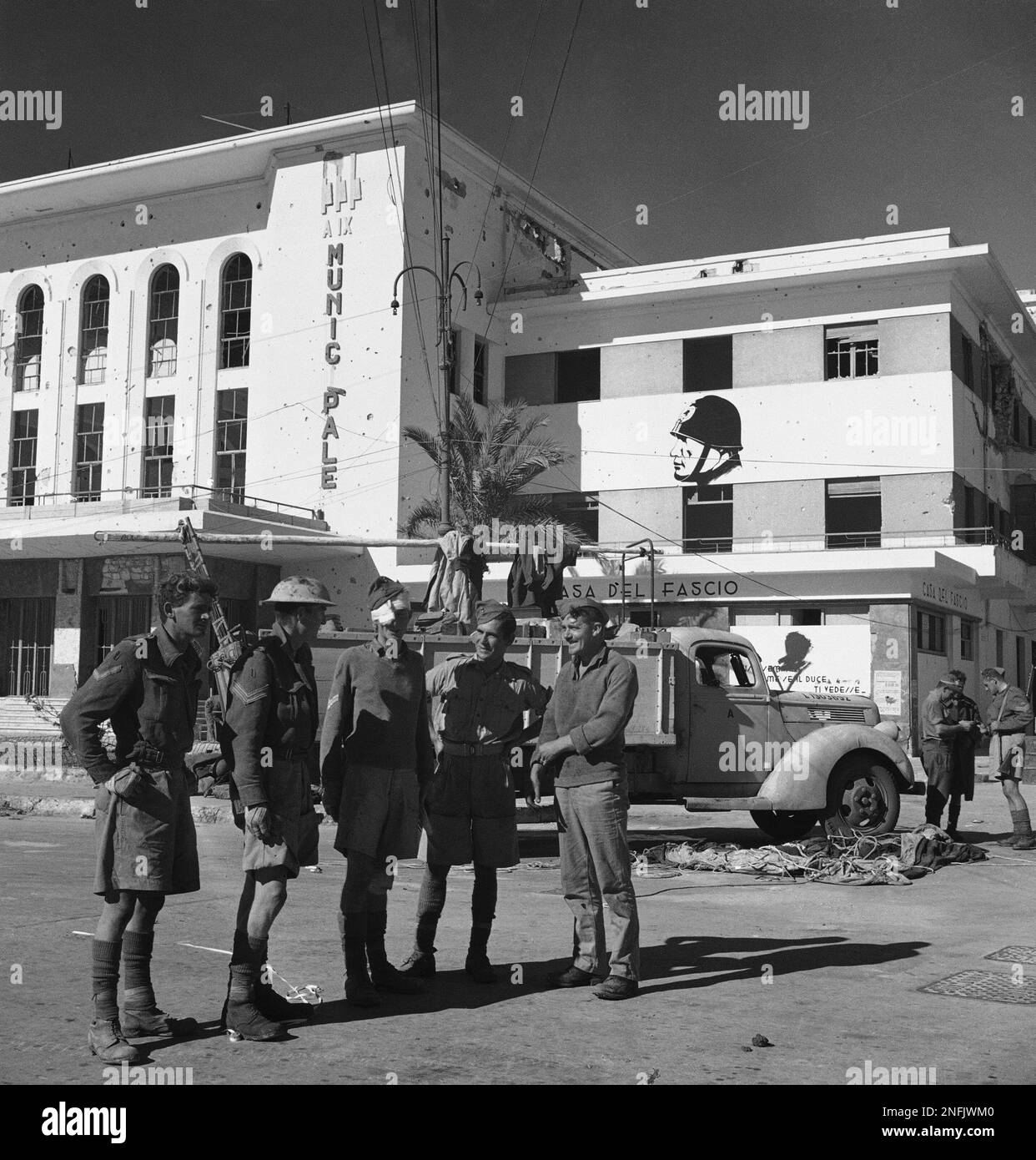 Benghazi British Army in one of Benghazi's main squares, group of ...