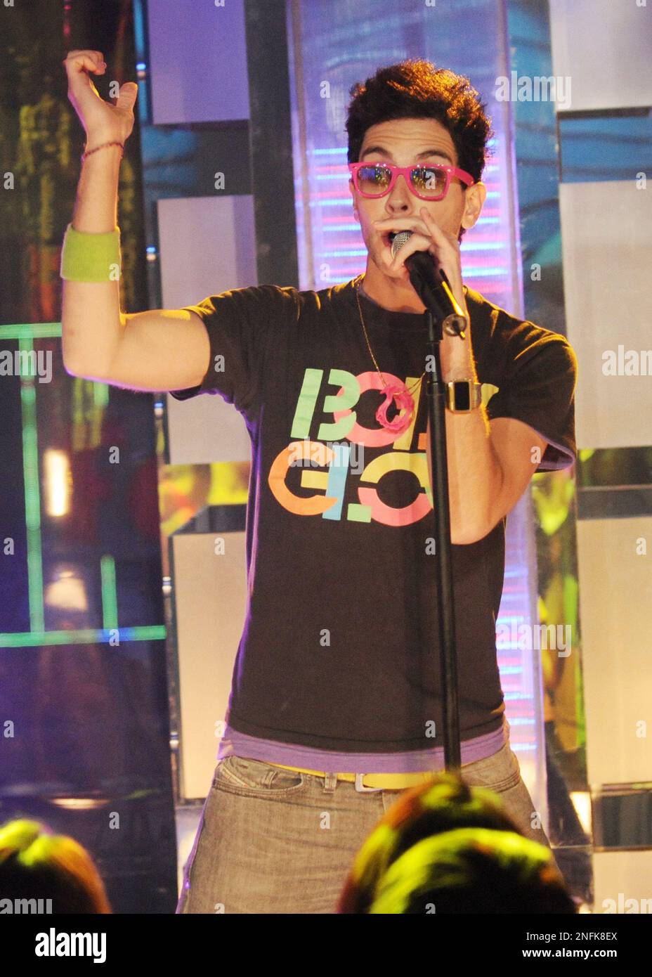 Cobra Starship singer Gabe Saporta makes an appearance on MTV's MiTRL ...