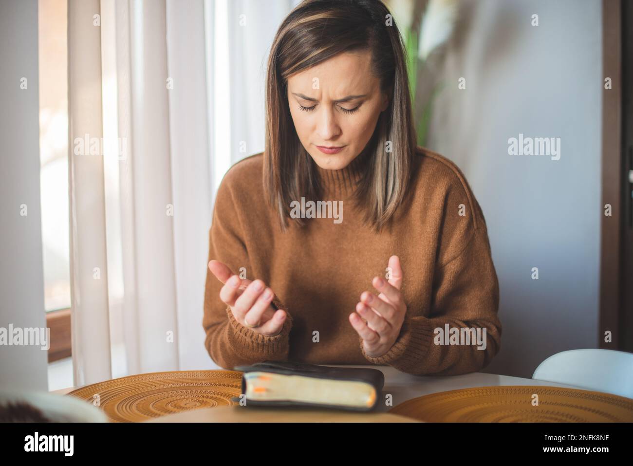 Girl praying jesus hi-res stock photography and images - Alamy