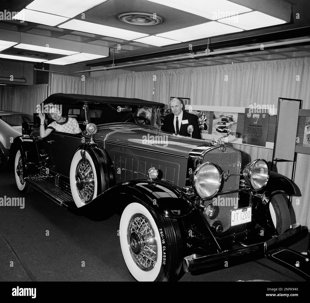 Jack and Marilyn Tallman of Decatur, Ill., pose with their 1930 V16 ...