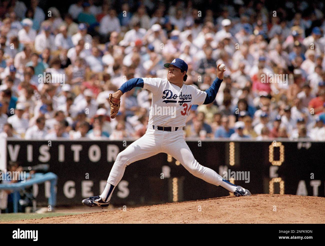 Los Angeles Dodgers pitcher Fernando Valenzuela pitches at Dodger ...