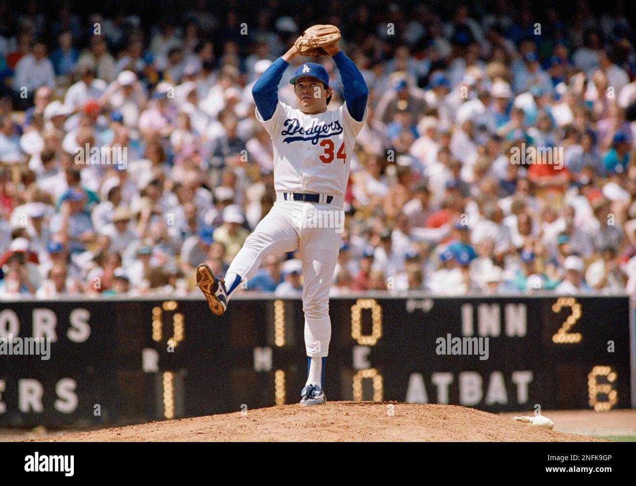 Los Angeles Dodger pitcher Fernando Valenzuela pitches at Dodger ...