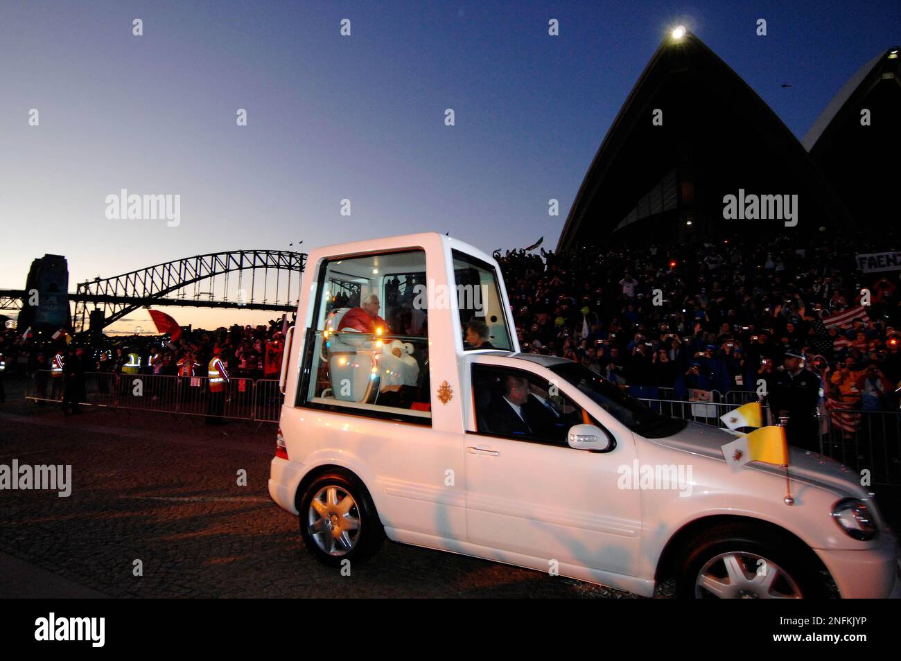 Pope Benedict XVI passes the Sydney Opera House in his pope mobile ...