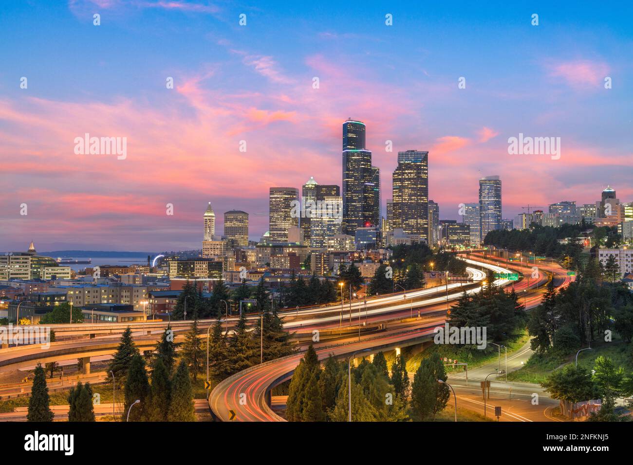 Night view downtown seattle interstate hi-res stock photography and ...