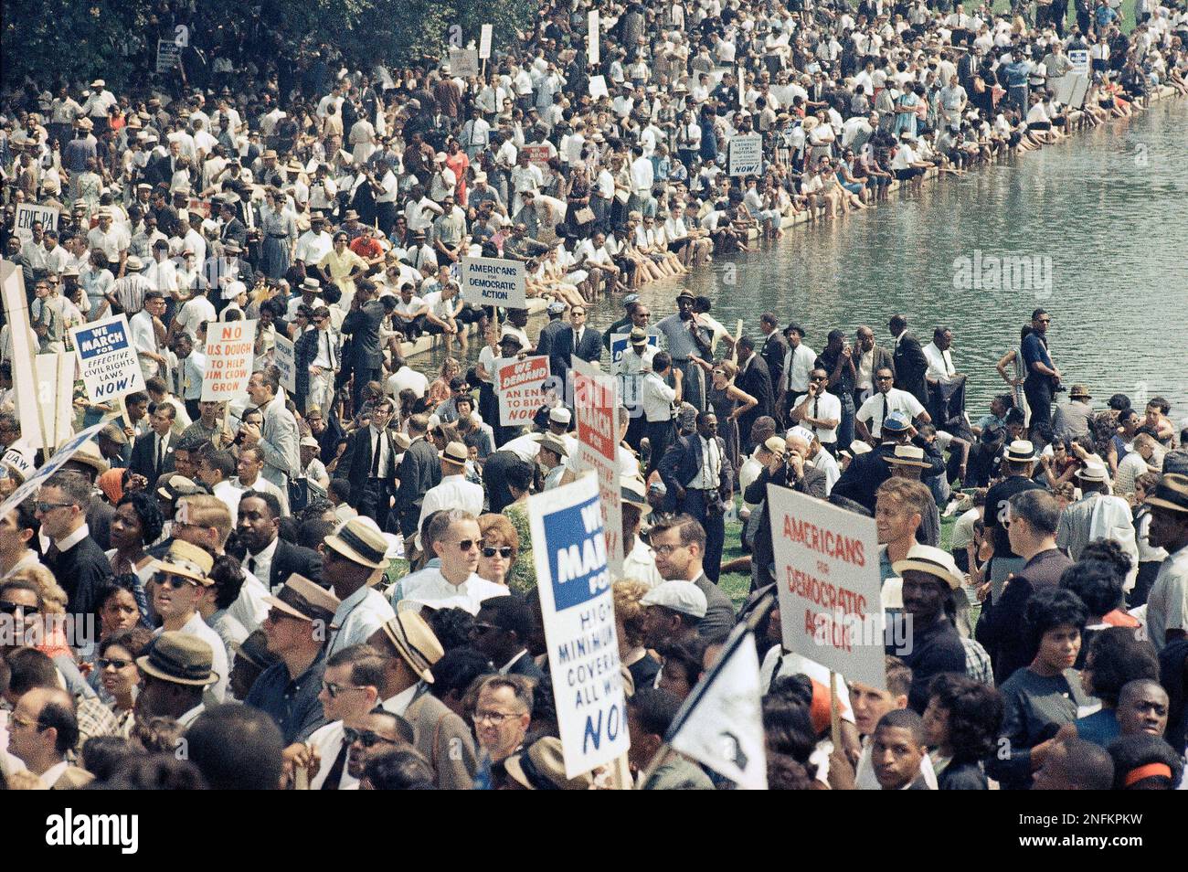 Large crowds gather at the reflecting pool area to demonstration for ...
