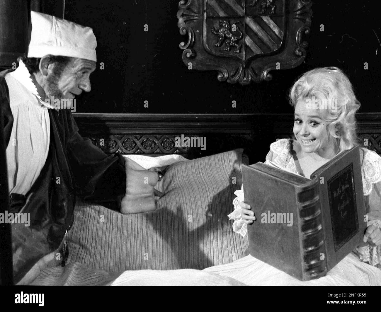 Sid james barbara windsor hi-res stock photography and images - Alamy