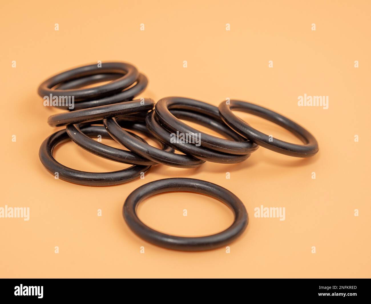 Hydraulic and pneumatic o-rings in black in different sizes on an ...