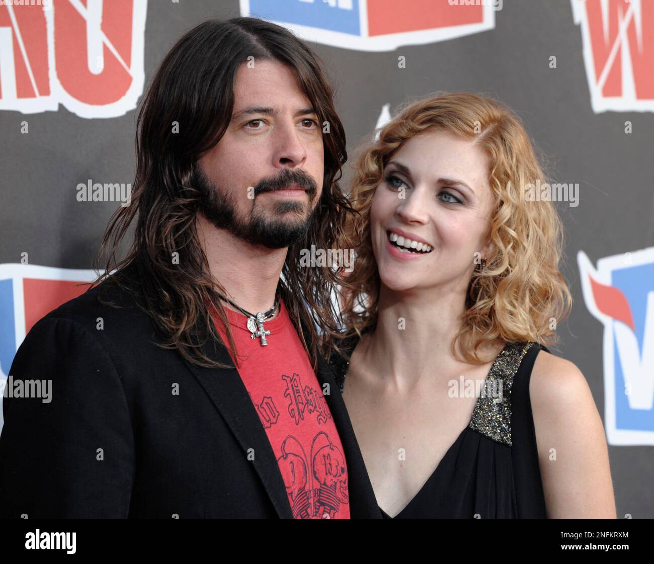 Musician Dave Grohl, left, and his wife Jordyn Blum arrive at the VH1 ...