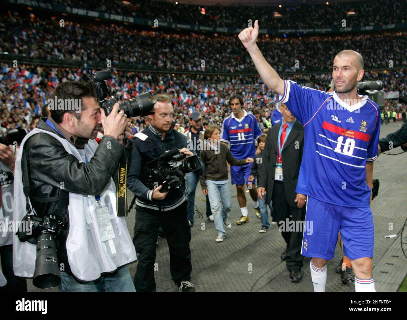 France's Zinedine Zidane greets the supporters after his exhibition ...