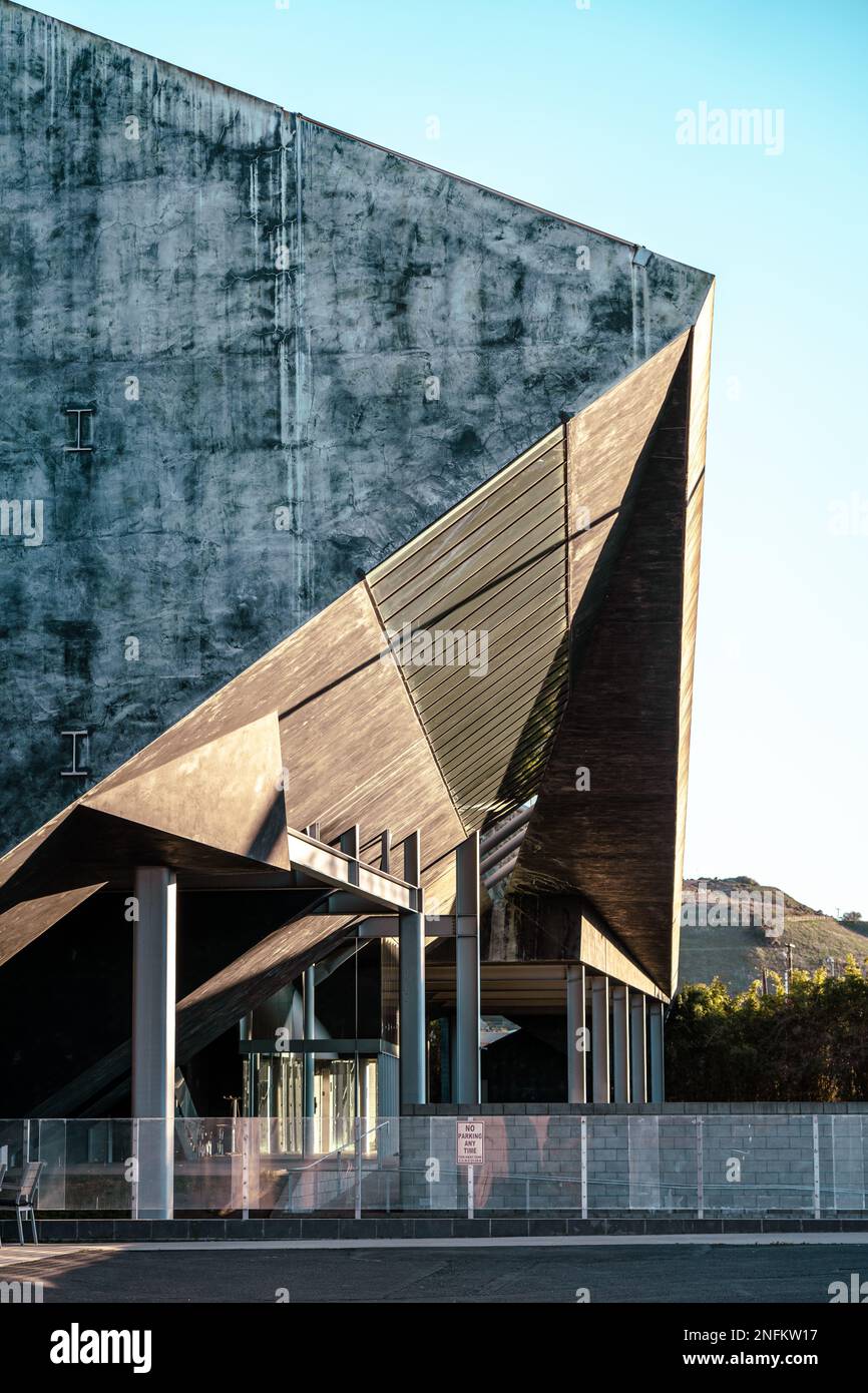 A vertical shot of one of the buildings of the Eric Owen Moss ...