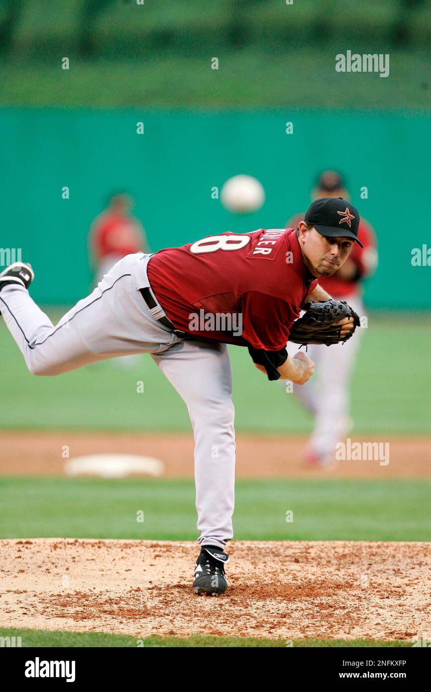 Houston Astros pitcher Brian Moehler throws against the Pittsburgh ...