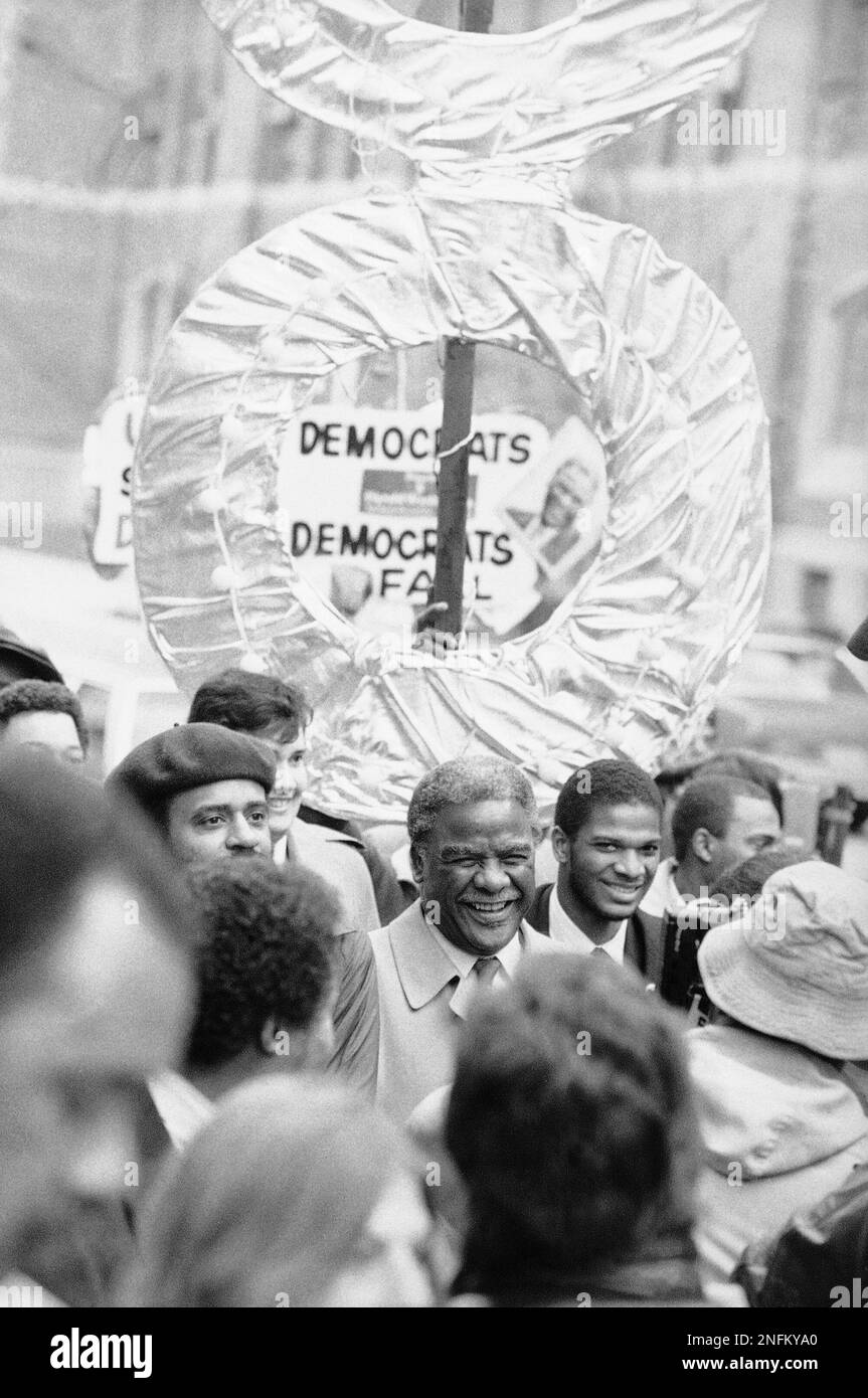 Chicago Democratic mayoral candidate Harold Washington, center, mingles ...