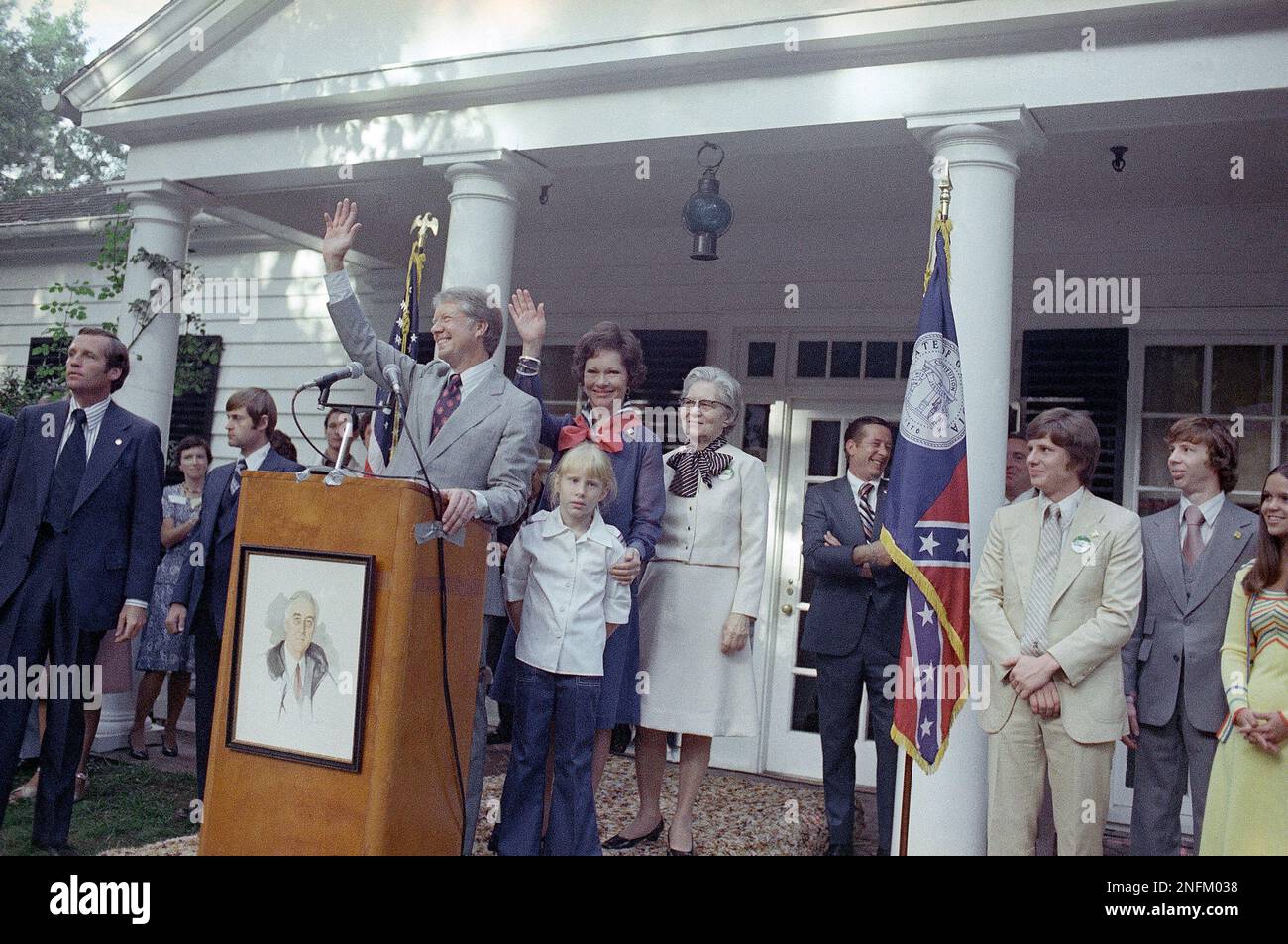 Presidential hopeful Jimmy Carter kicks off his campaign for the White ...