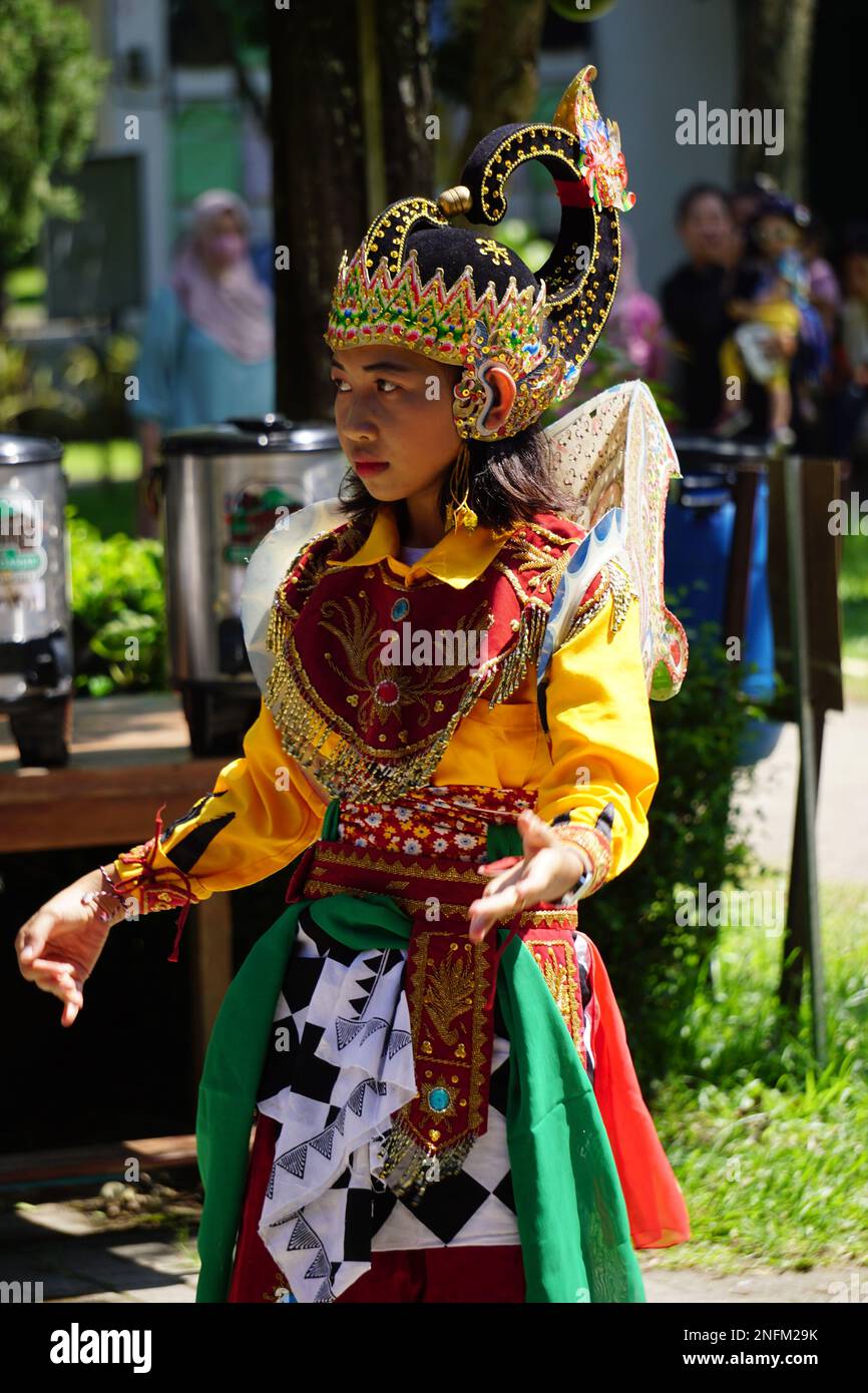 Indonesian perform jaranan pegon dance Stock Photo - Alamy