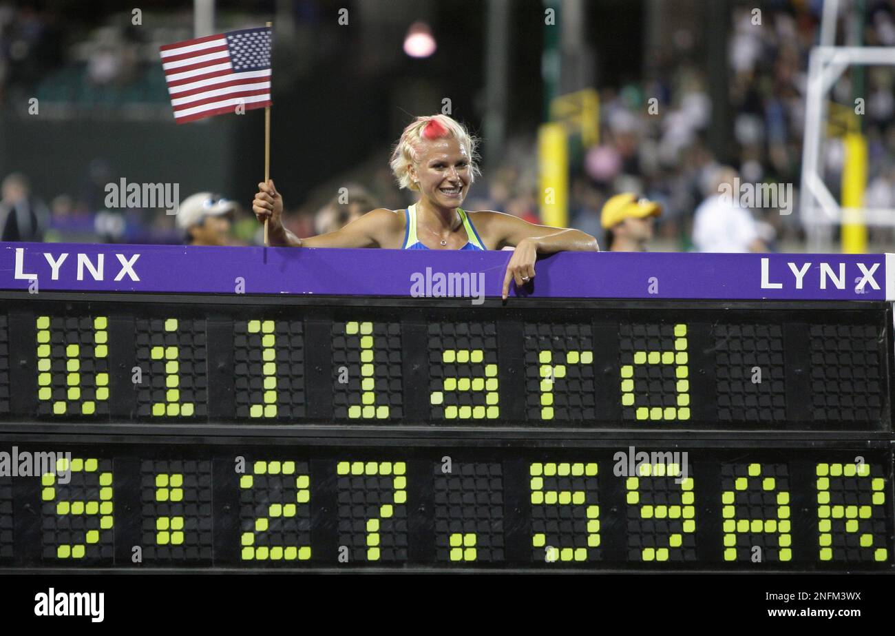 Anna Willard poses next to a time clock with her American record ...