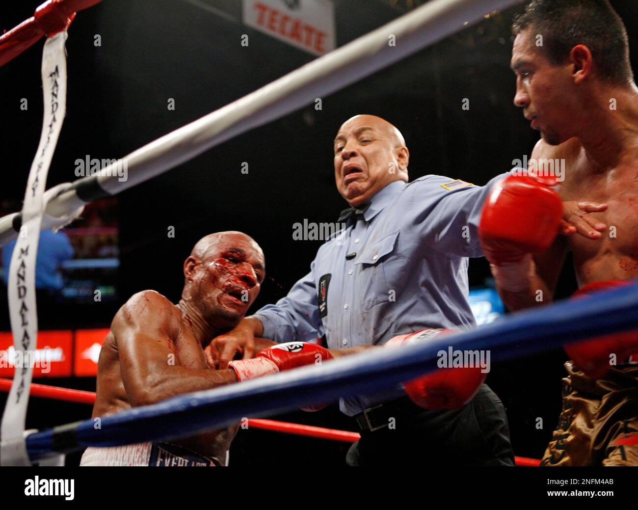Francisco Lorenzo, left, trades punches with Humberto Soto as ref Joe ...