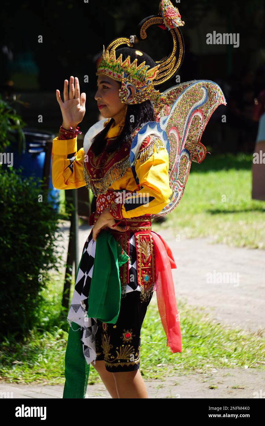 Indonesian perform jaranan pegon dance Stock Photo - Alamy