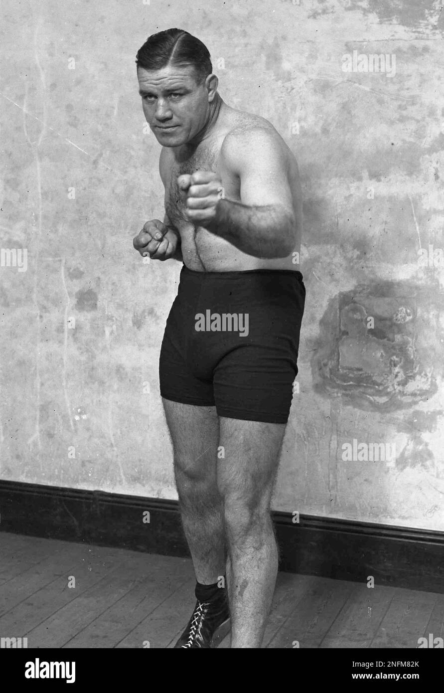 New Zealand's Heavyweight Boxing Champion Tom Heeney, trains in a gym ...