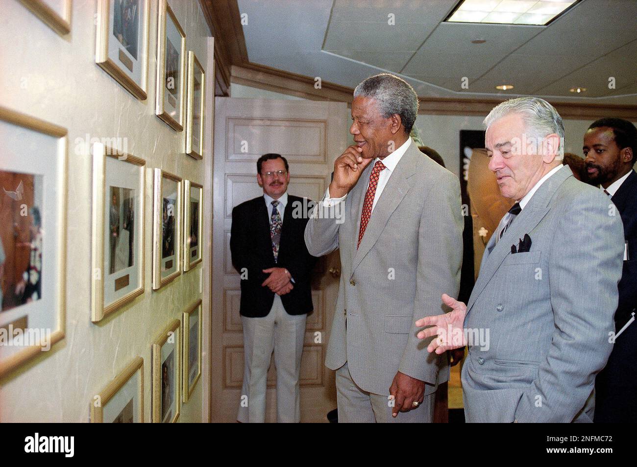 Allen Neuharth, chairman of the Freedom Forum, right, gives African National Congress President ...