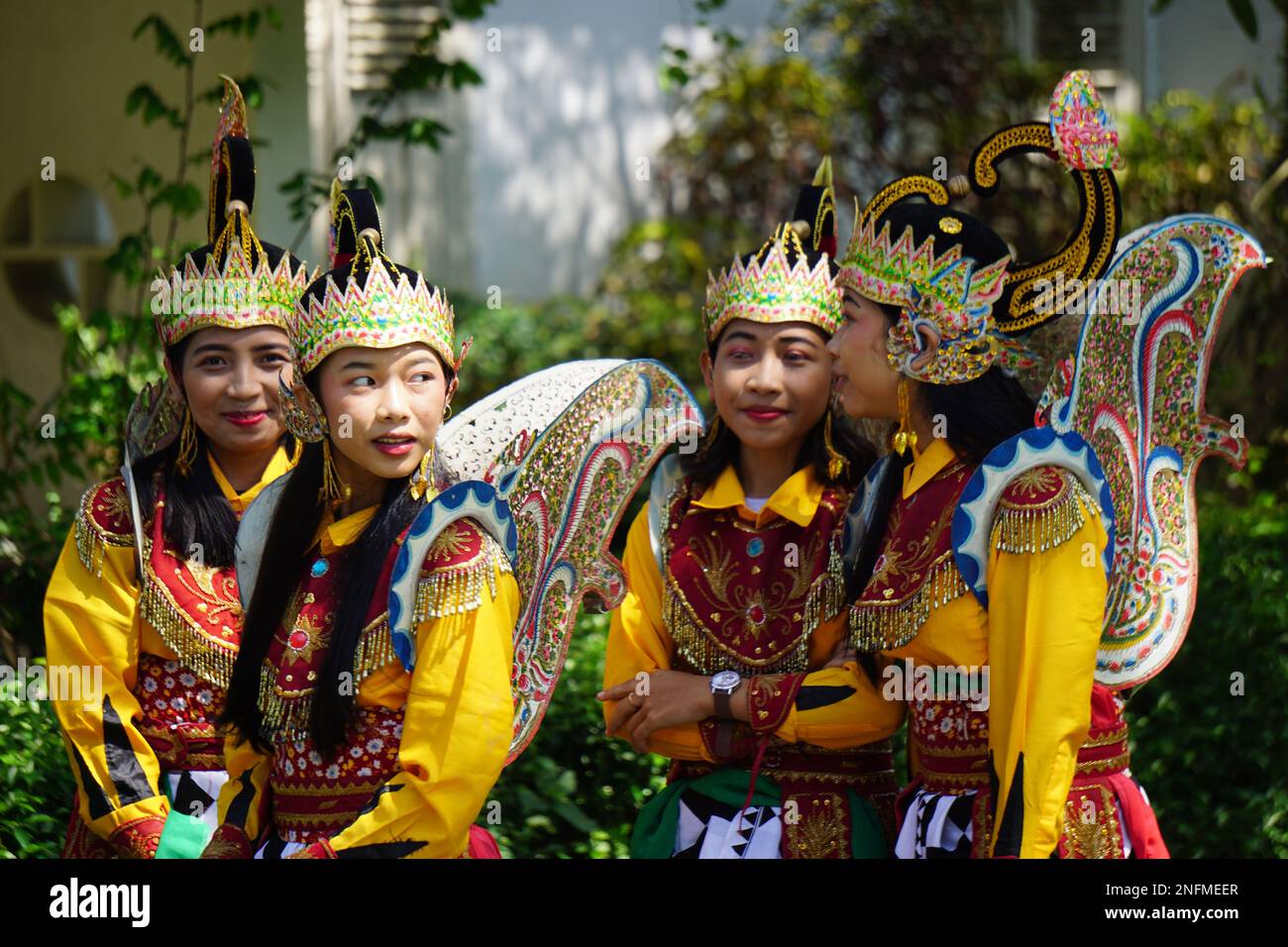 Indonesian perform jaranan pegon dance Stock Photo - Alamy