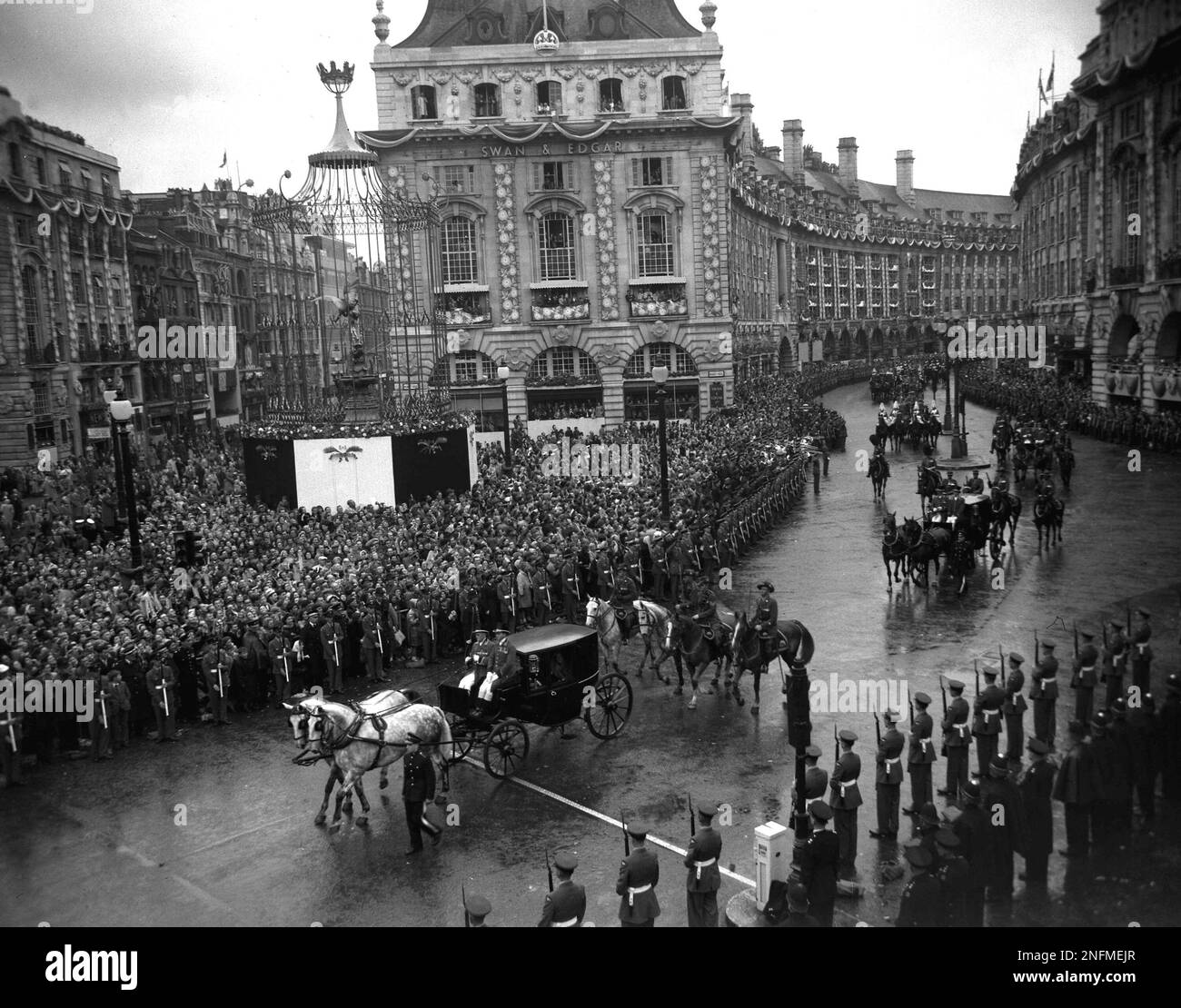 A carriage carrying Sir Robert Gordon Menzies, Prime Minister of ...