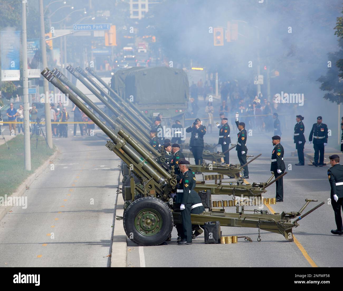 96 canon salute for the Queen of Englands death Stock Photo - Alamy