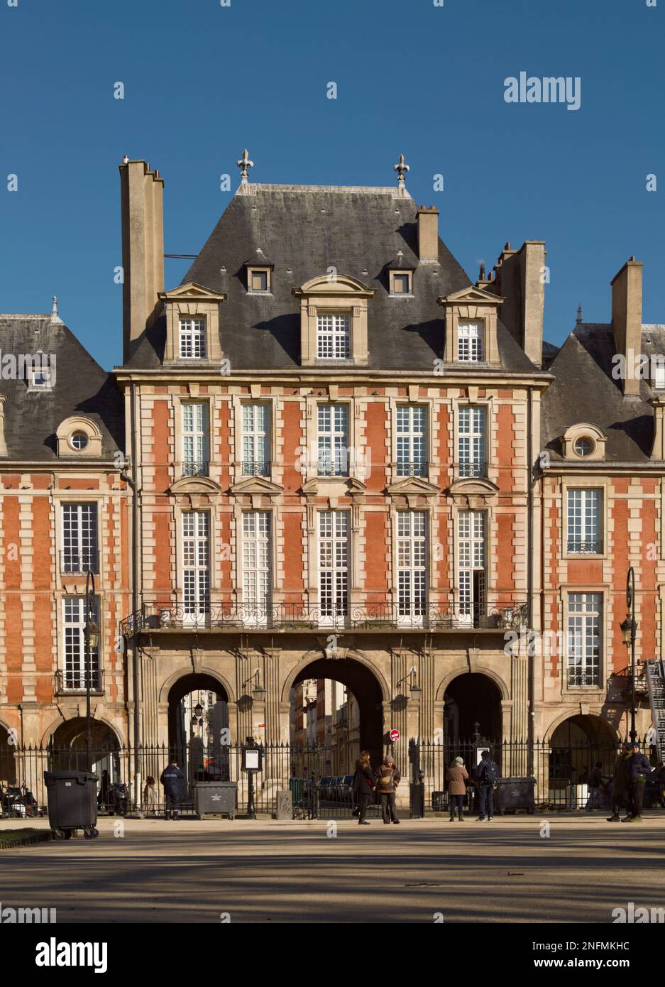 Pavillion De La Reine, Place Des Vosges, Marais Paris France Stock ...