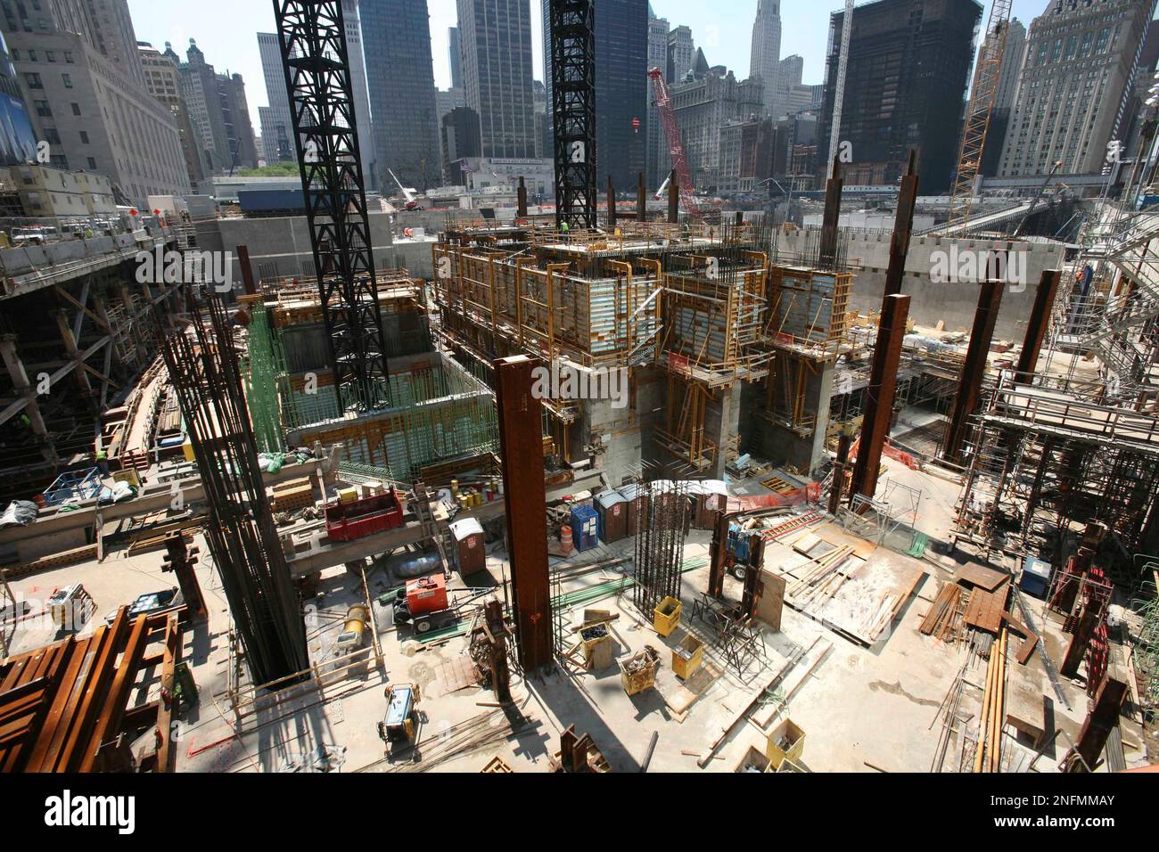Construction continues on the Freedom Tower foundations at the World ...