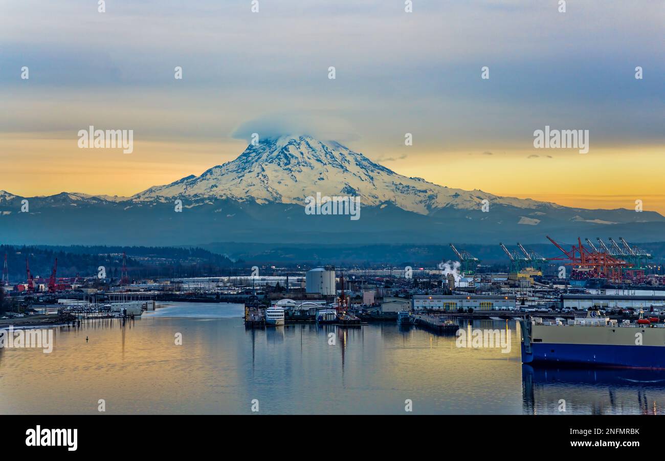 A view of the Port of Tacom with overcast sky at twilight Stock Photo ...
