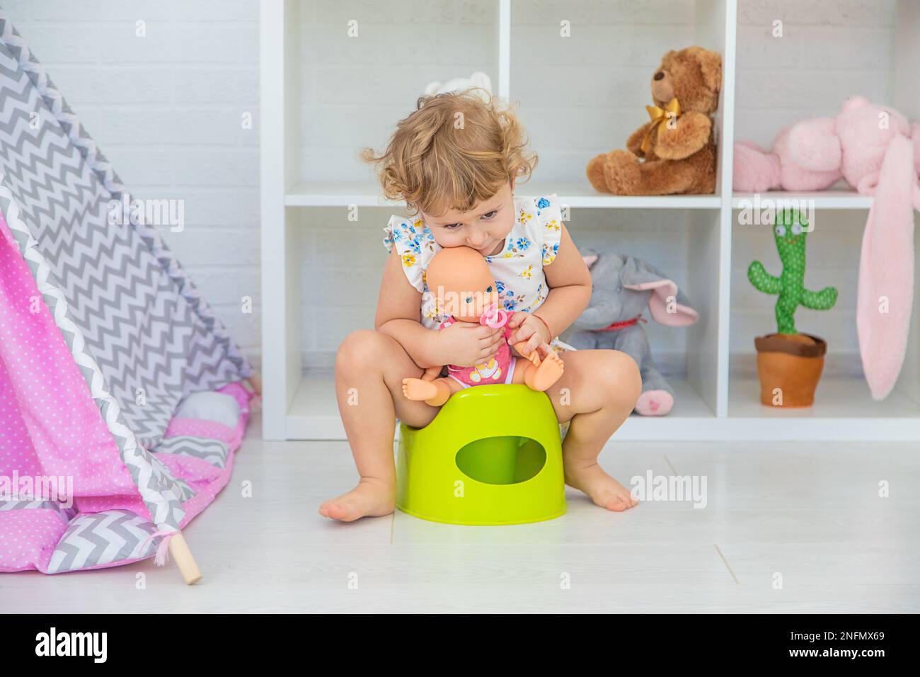The child sits on the potty. Selective focus. Kid Stock Photo - Alamy