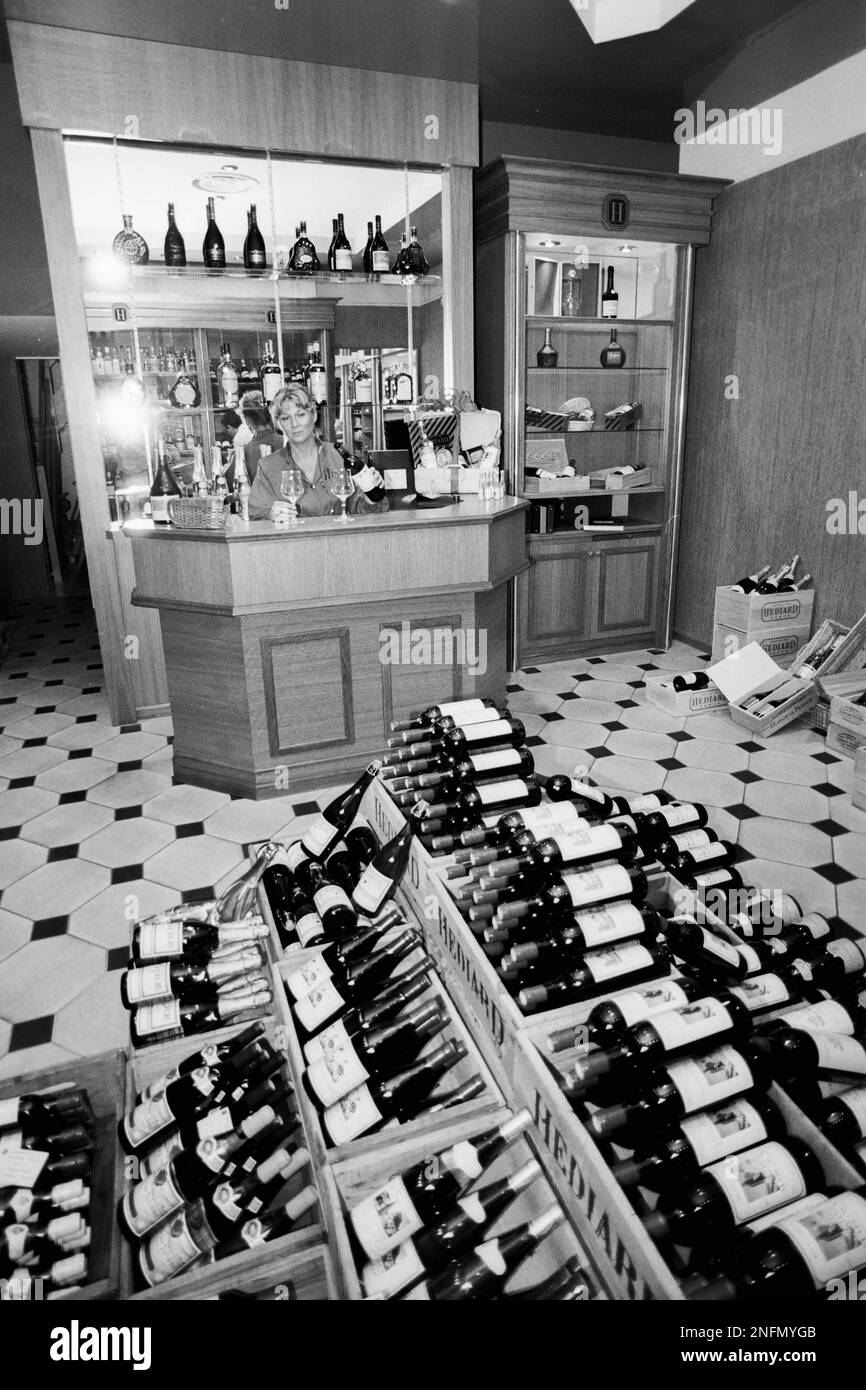 Archives 90ies: Opening of a luxury food shop by Hediard, Lyon, France ...