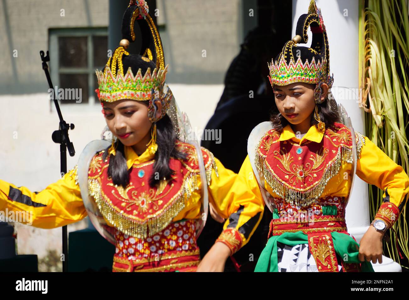 Indonesian perform jaranan pegon dance Stock Photo - Alamy