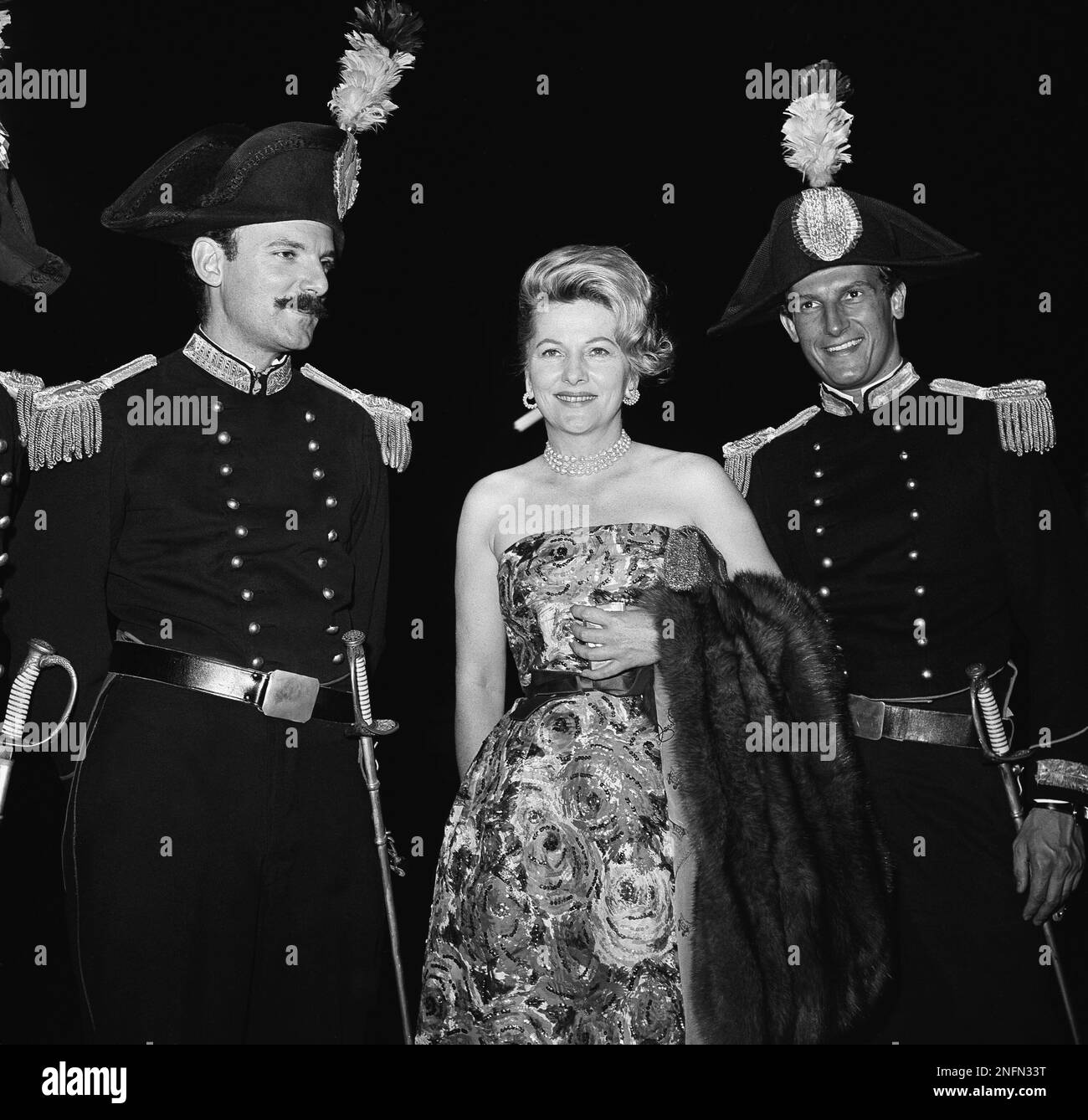 Joan Fontaine, center with "Barabinieri" Irving Bauer and Gary Lasdun ...