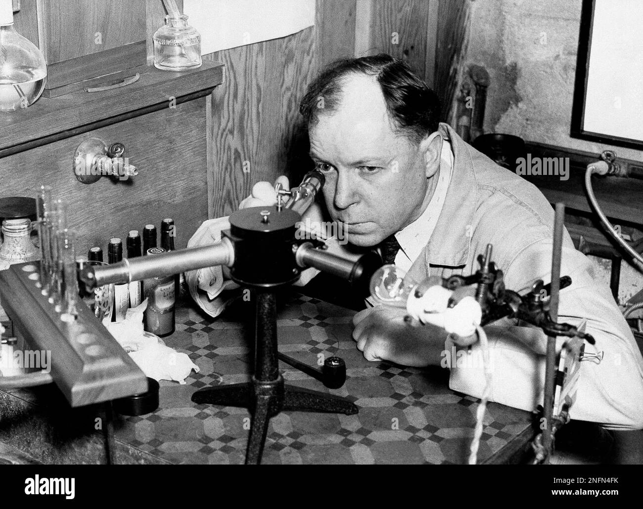 E.O. Heinrich, criminologist, demonstrates a highly accurate ...
