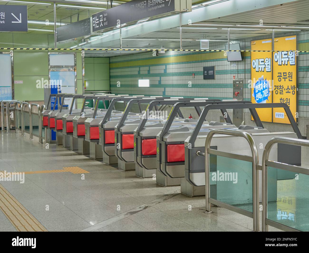 Subway Platform, Incheon, South Korea Stock Photo - Alamy
