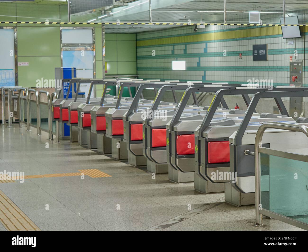 Subway Platform, Incheon, South Korea Stock Photo - Alamy