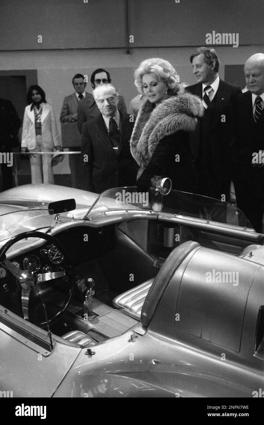 Actress Zsa Zsa Gabor stands with New York City Mayor Abraham Beame as ...