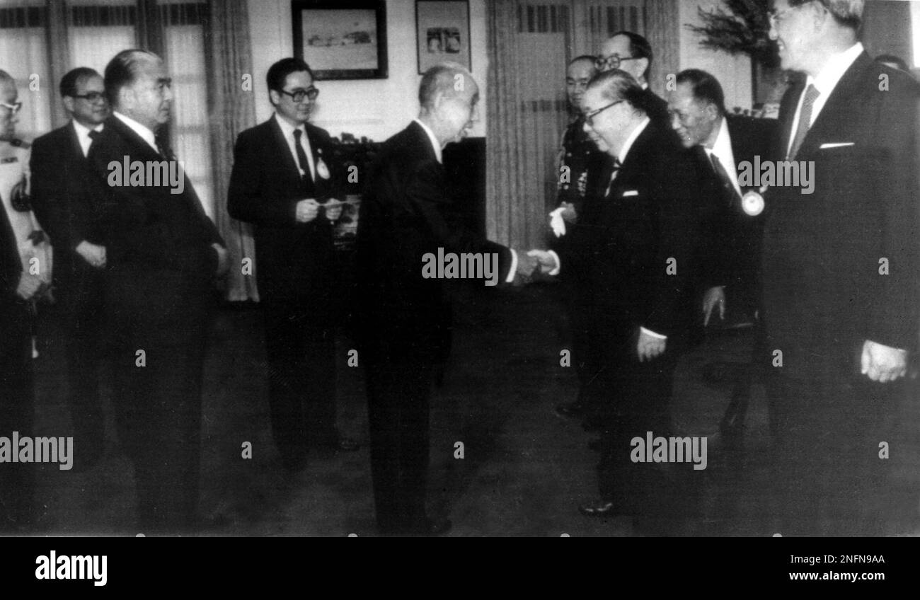 Former Japanese Prime Minister Nobusuke Kishi shake hands with Chiang ...