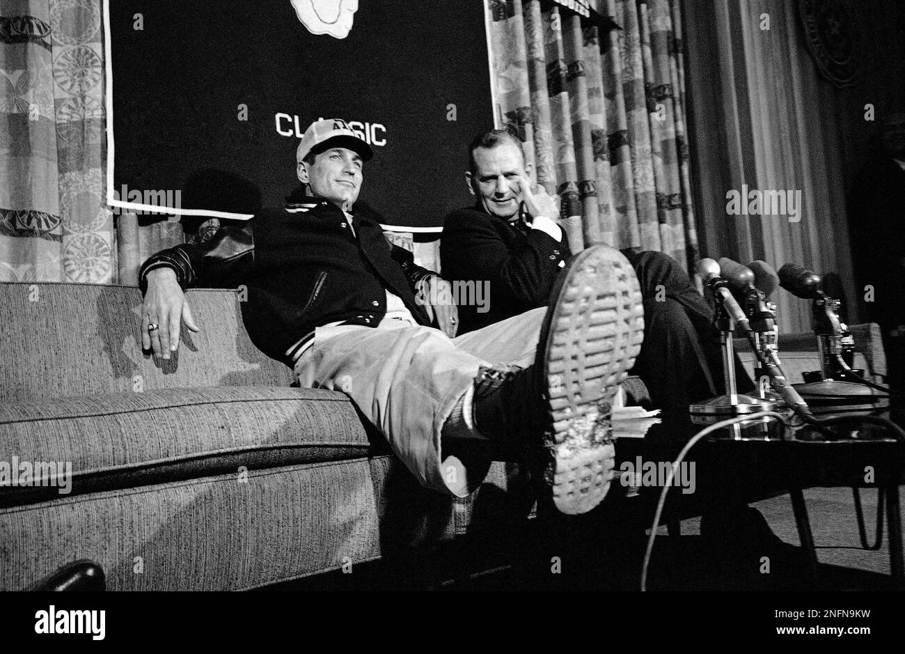 Texas A&M coach Gene Stallings, left, and his former boss Paul "Bear ...