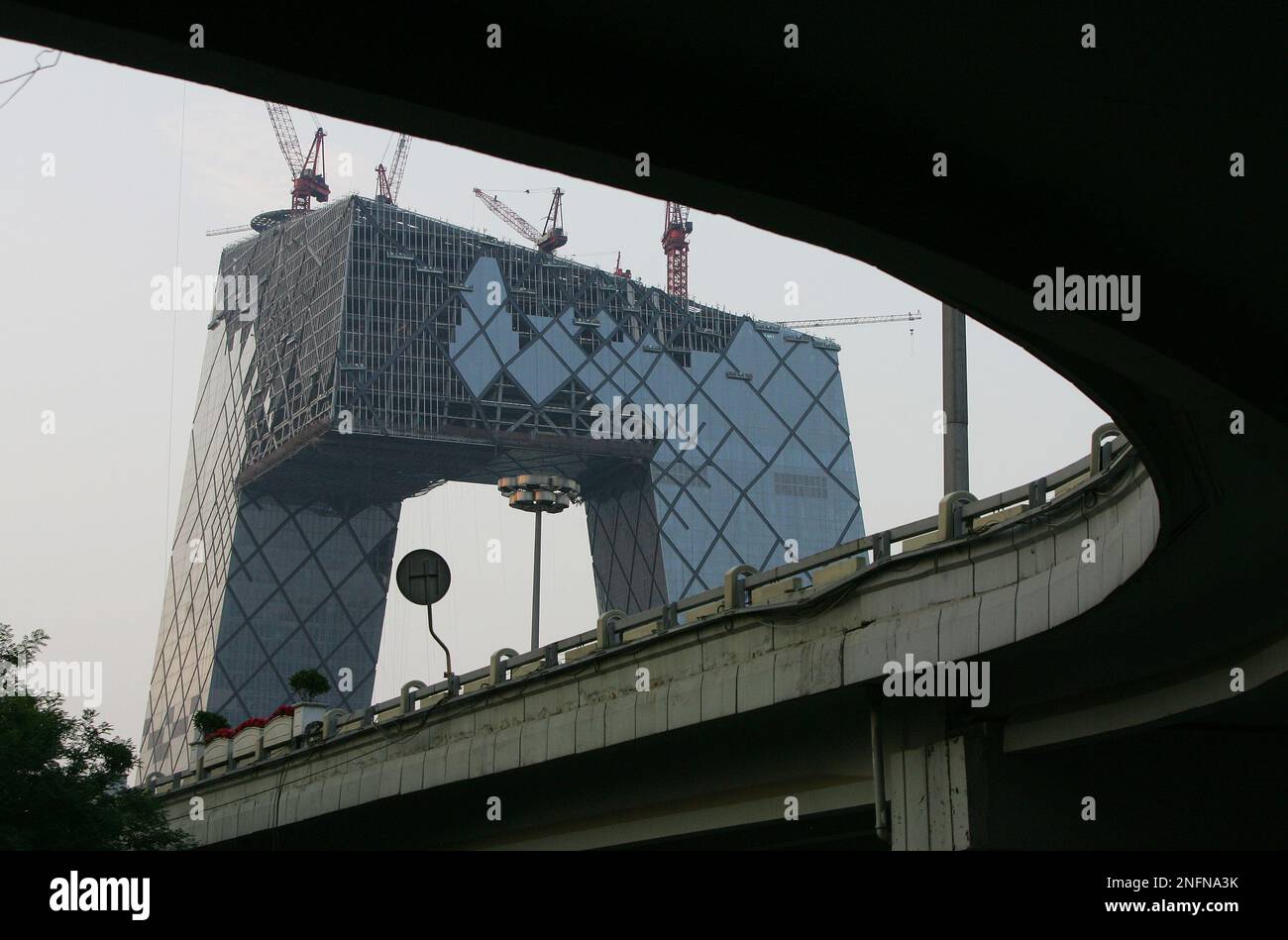 Work continues on the new China Central Television headquarters ...