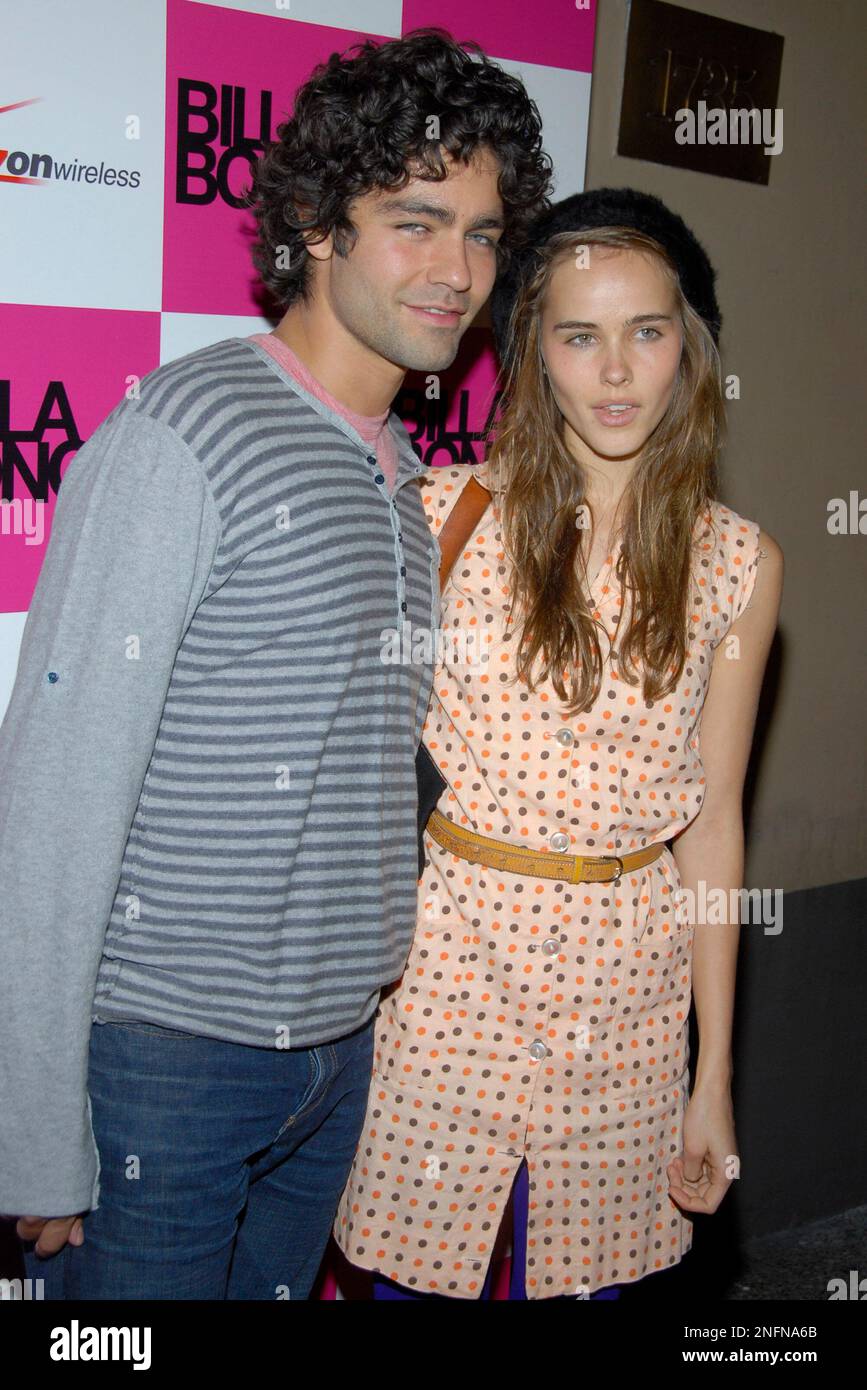 Isabel Lucas Y Adrian Grenier Actress Isabel Lucas And Actor Adrian
