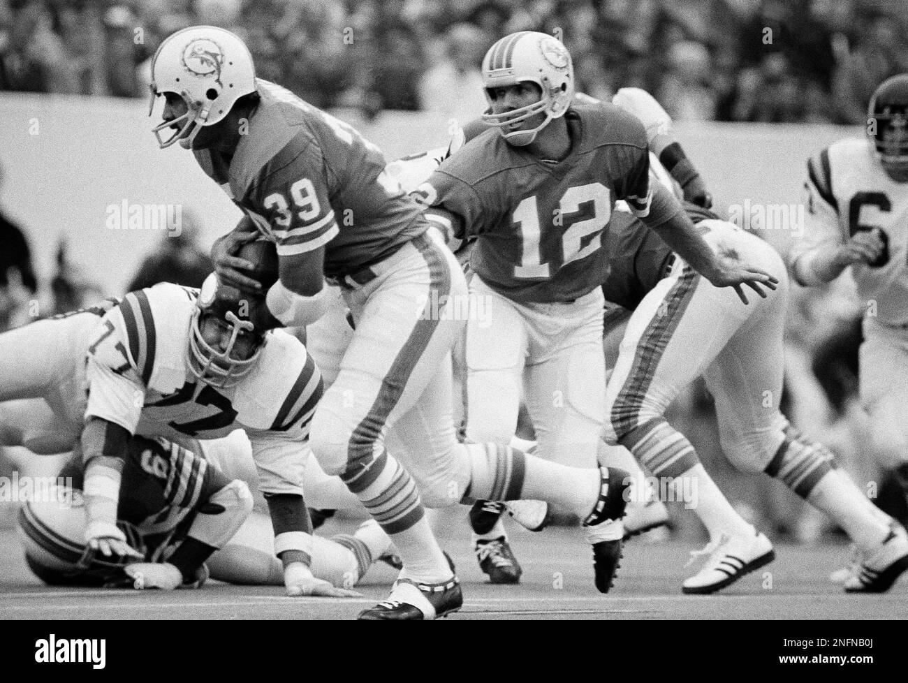 Miami Dolphins running back Mercury Morris (22) is collared by ...