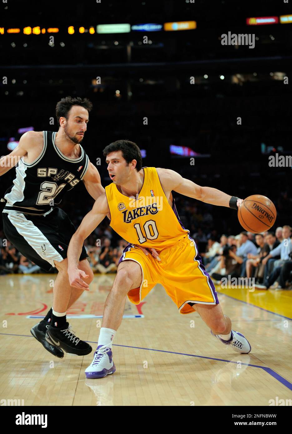Los Angeles Lakers' Vladimir Radmanovic drives by San Antonio Spurs ...
